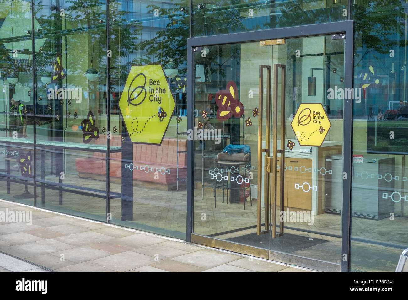 Manchester bee in the city Stock Photo - Alamy