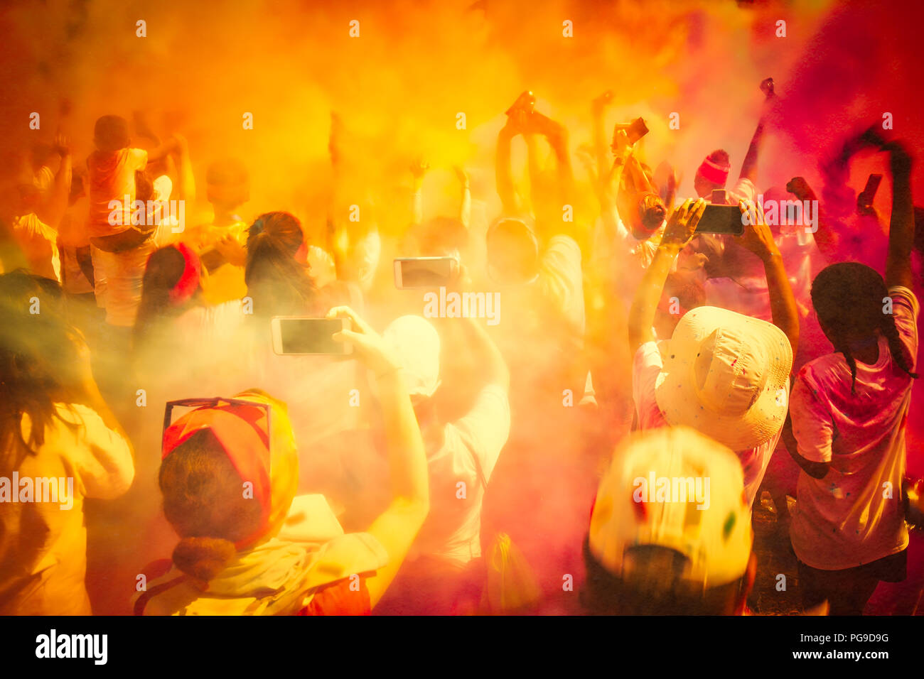 Happy crowd concert hi-res stock photography and images - Alamy