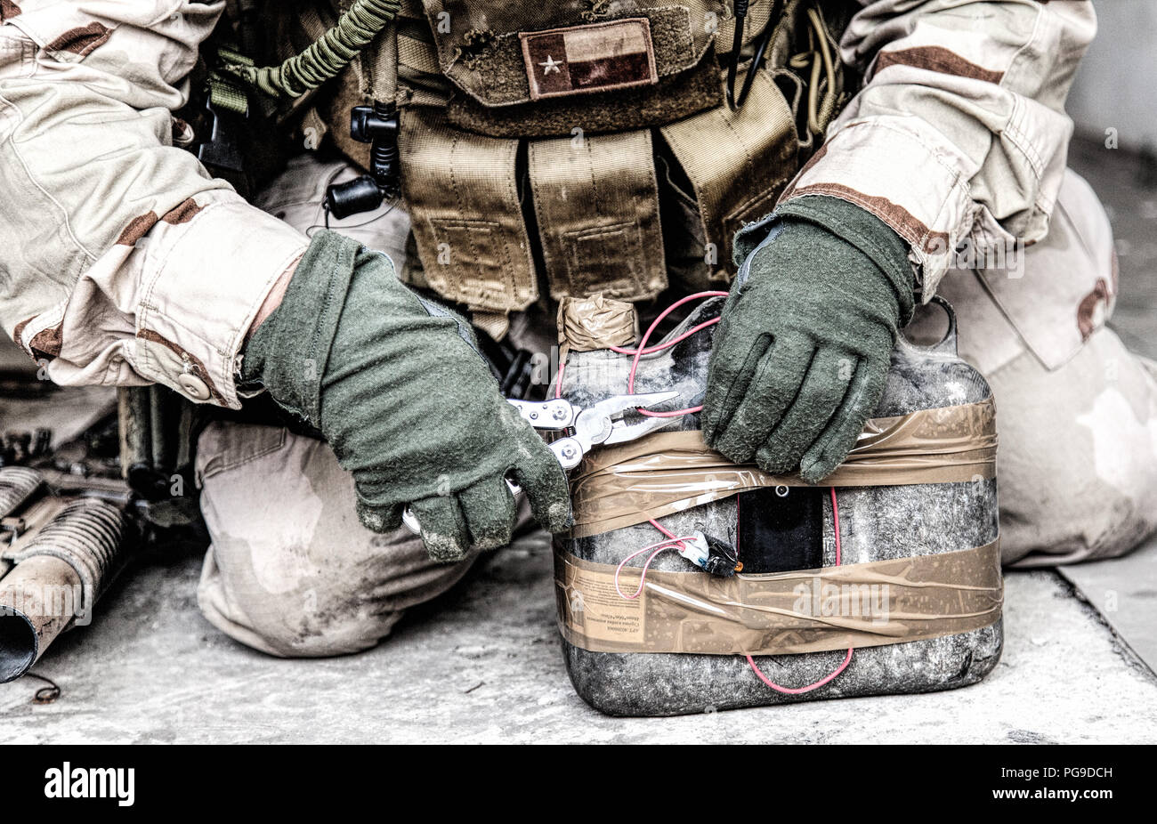 Improvised explosive device hi-res stock photography and images - Alamy