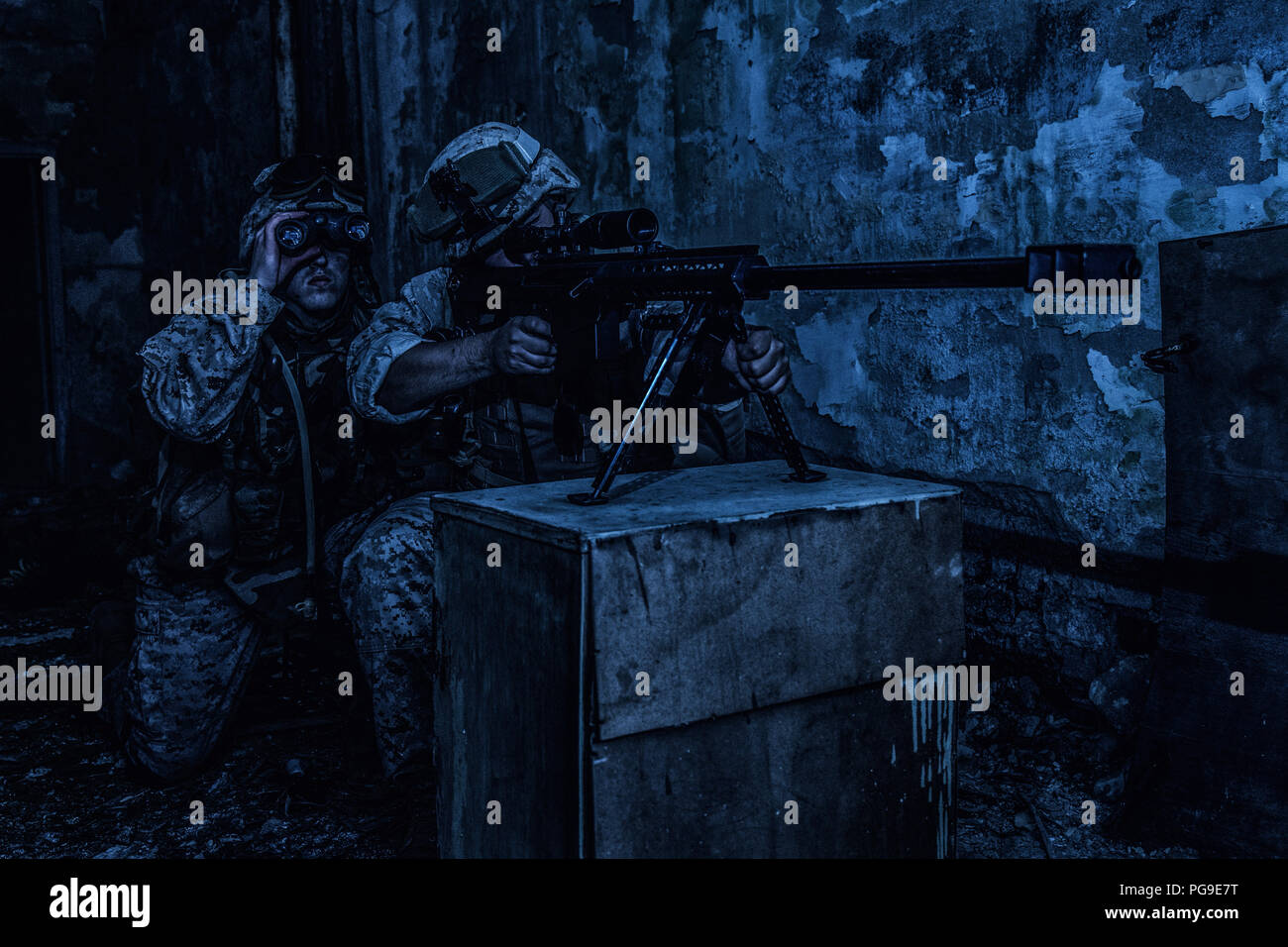 Sniper team hi-res stock photography and images - Alamy