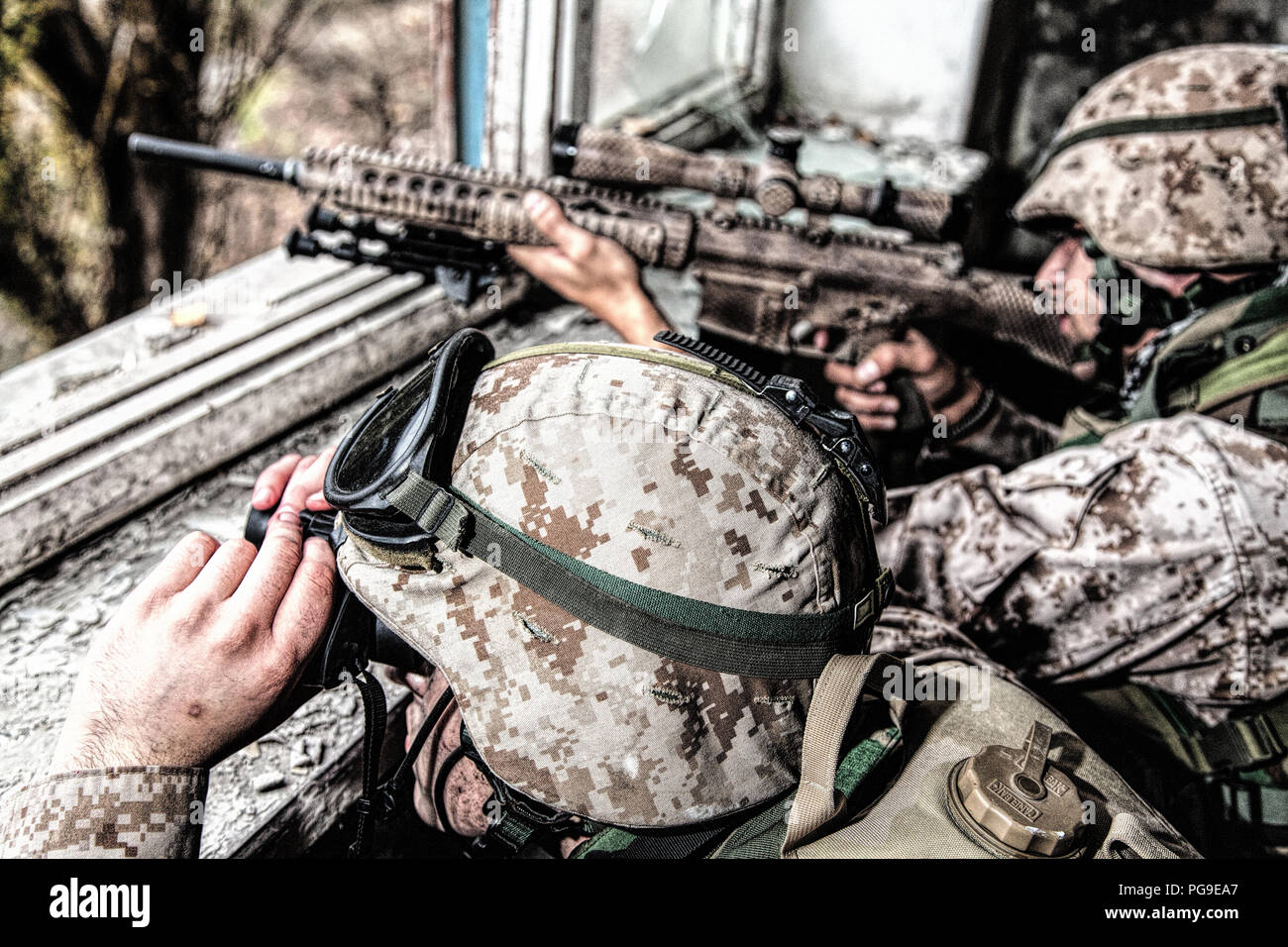 Sniper team hi-res stock photography and images - Alamy