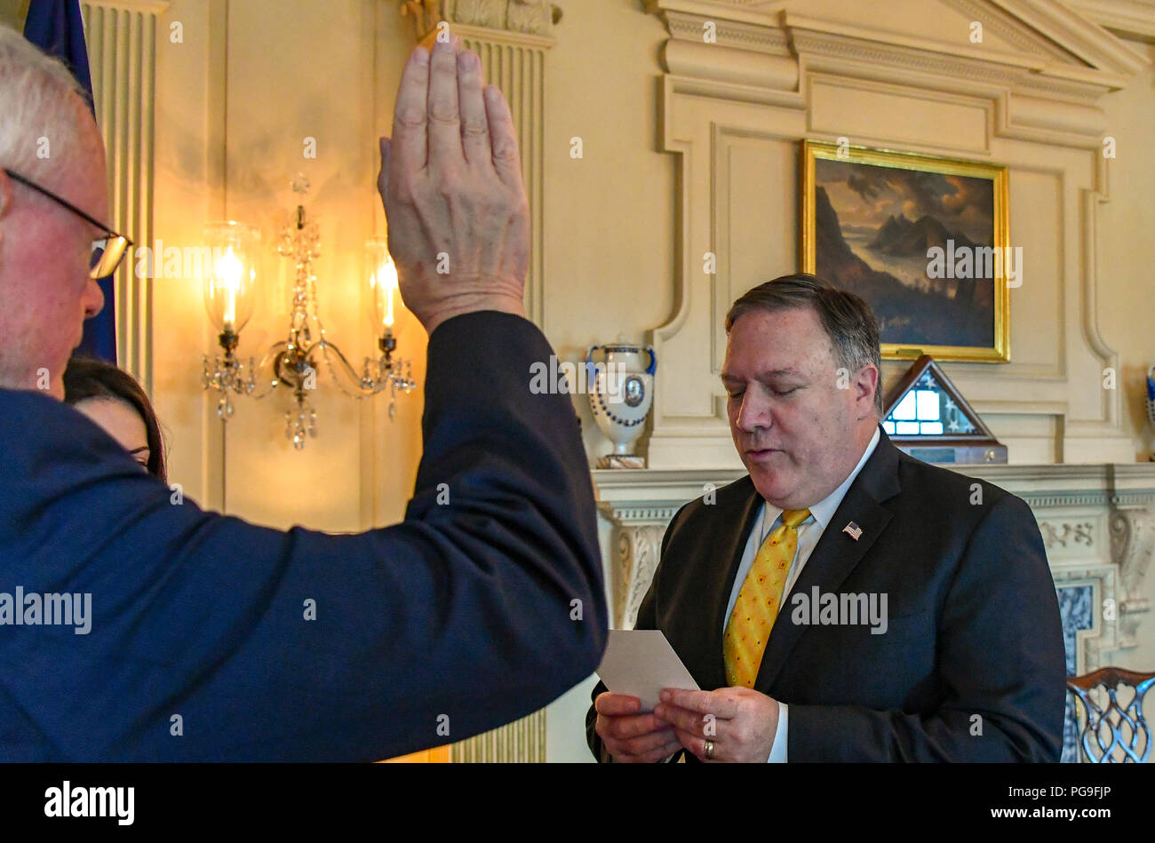 Swearing in swearing in ceremony hi-res stock photography and images ...