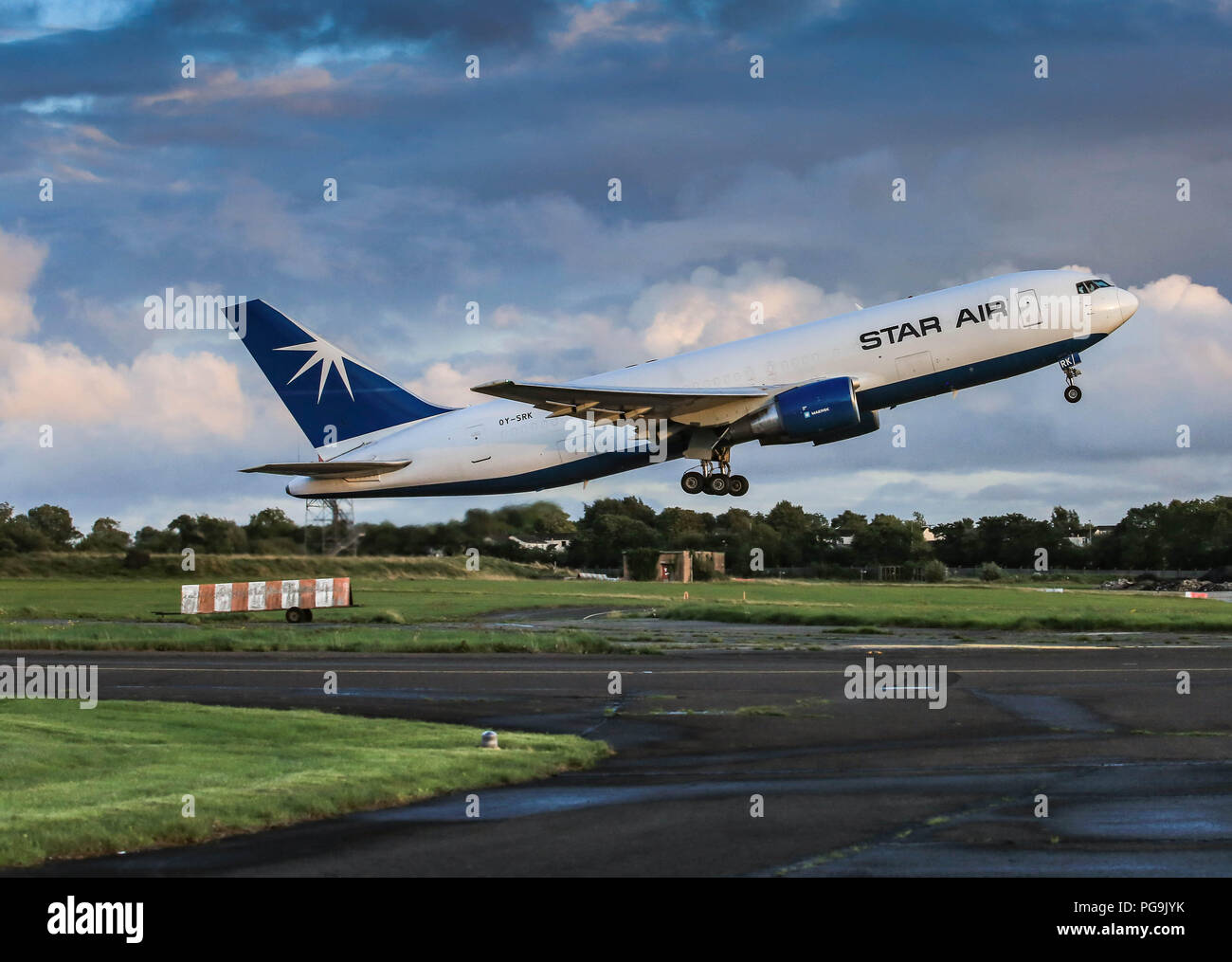 Landing and take-off Stock Photo - Alamy