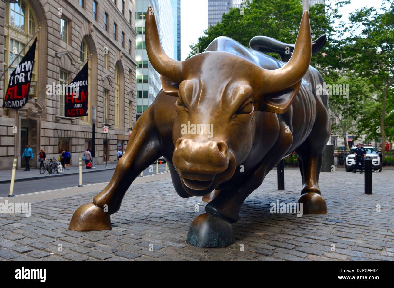 Statue bull in exchange square hi-res stock photography and images - Alamy