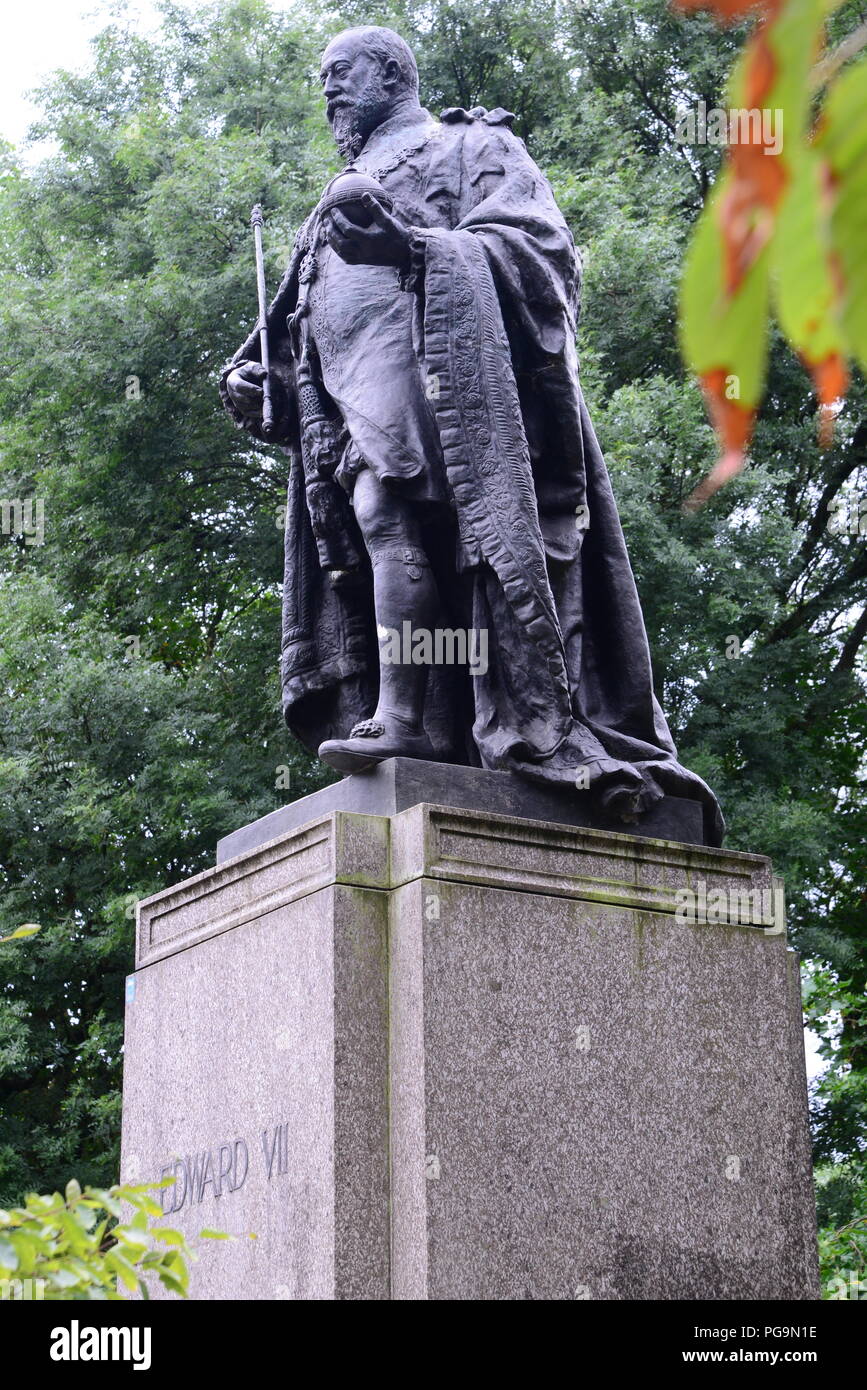 Statue of king edward 7th hi-res stock photography and images - Alamy