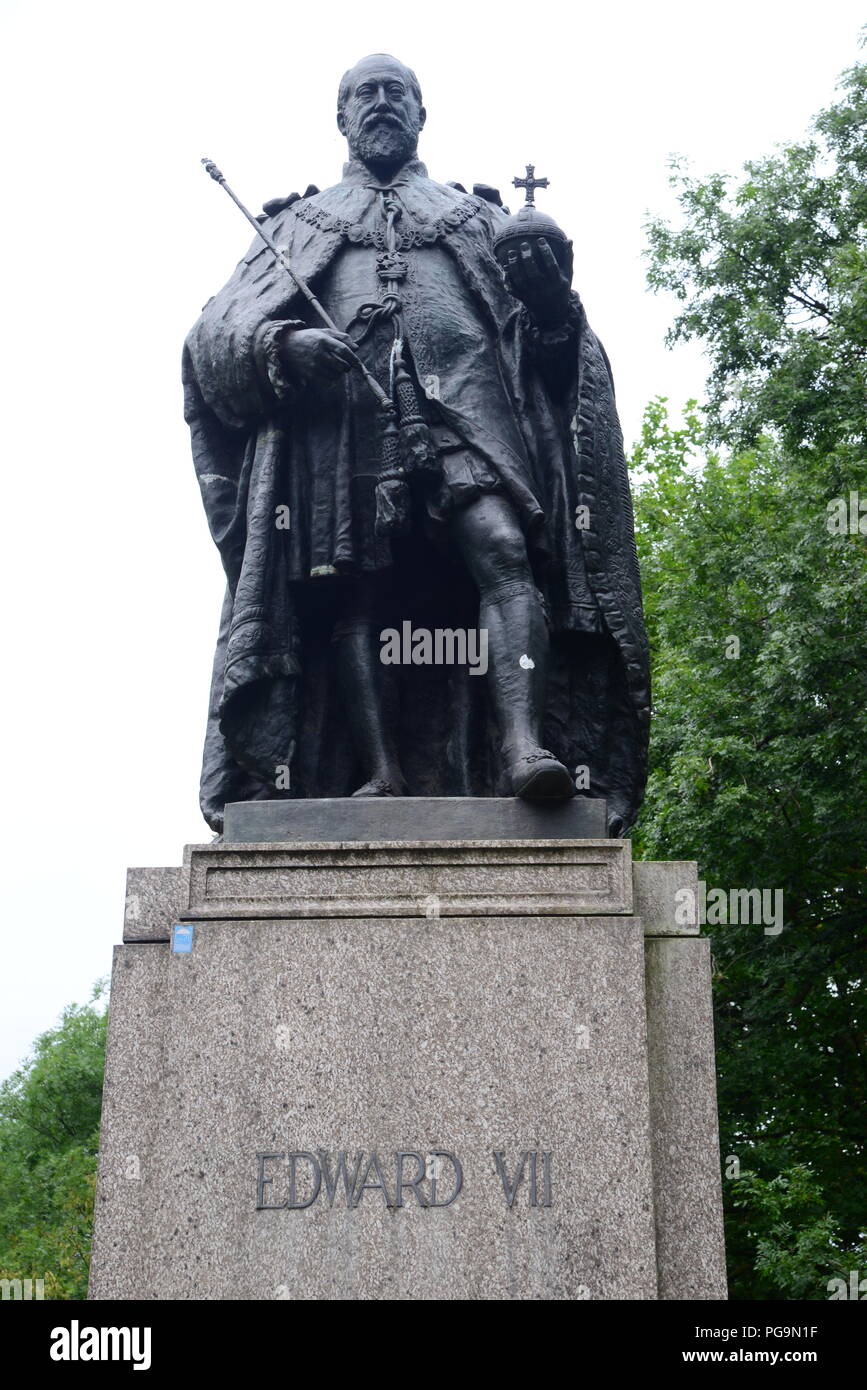 With statue of king edward 7th hi-res stock photography and images - Alamy