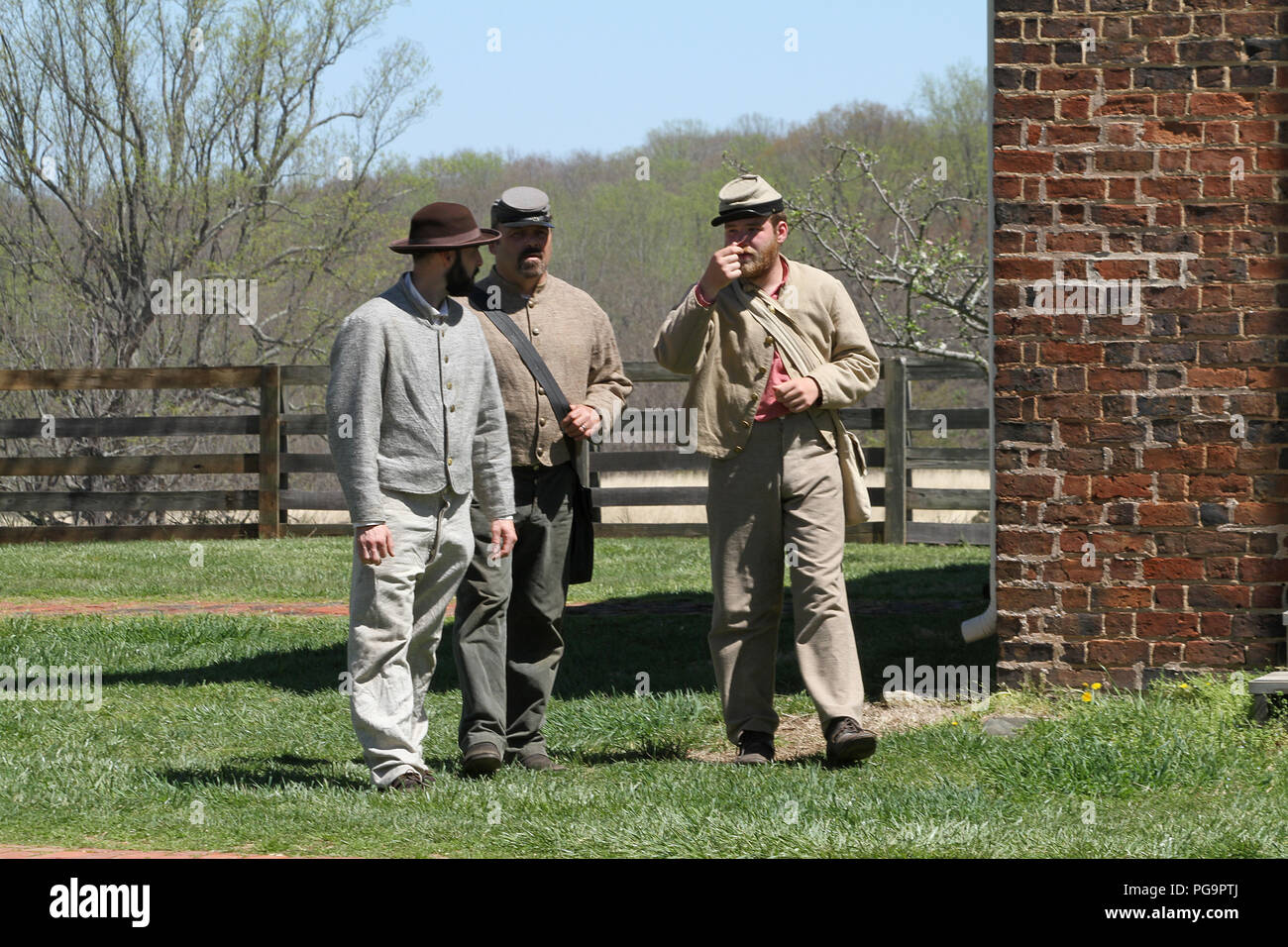 Soldiers in the Confederate Army during the American Civil War ...