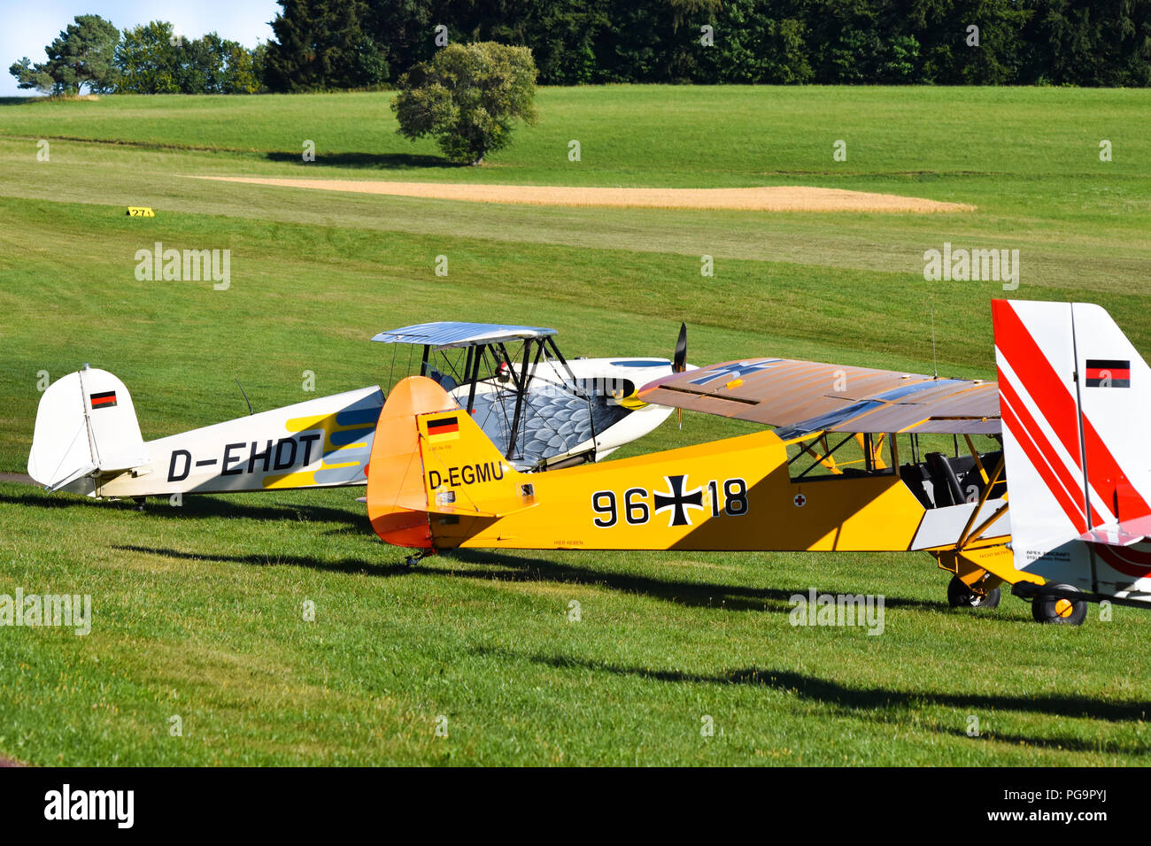 Small airplanes hi-res stock photography and images - Alamy