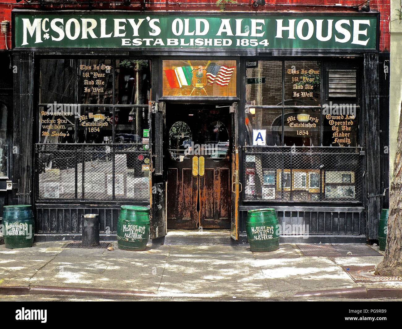 Mcsorley's ale house hi-res stock photography and images - Alamy