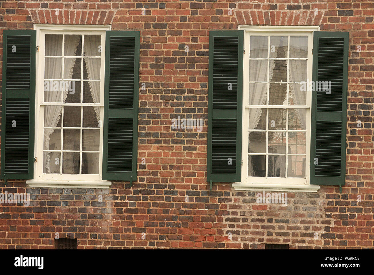 Simple glass windows hi-res stock photography and images - Alamy