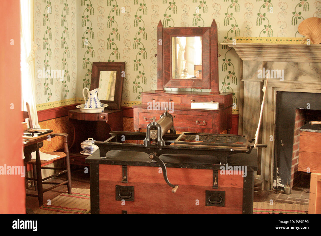 Tavern interior 1800s hi-res stock photography and images - Alamy