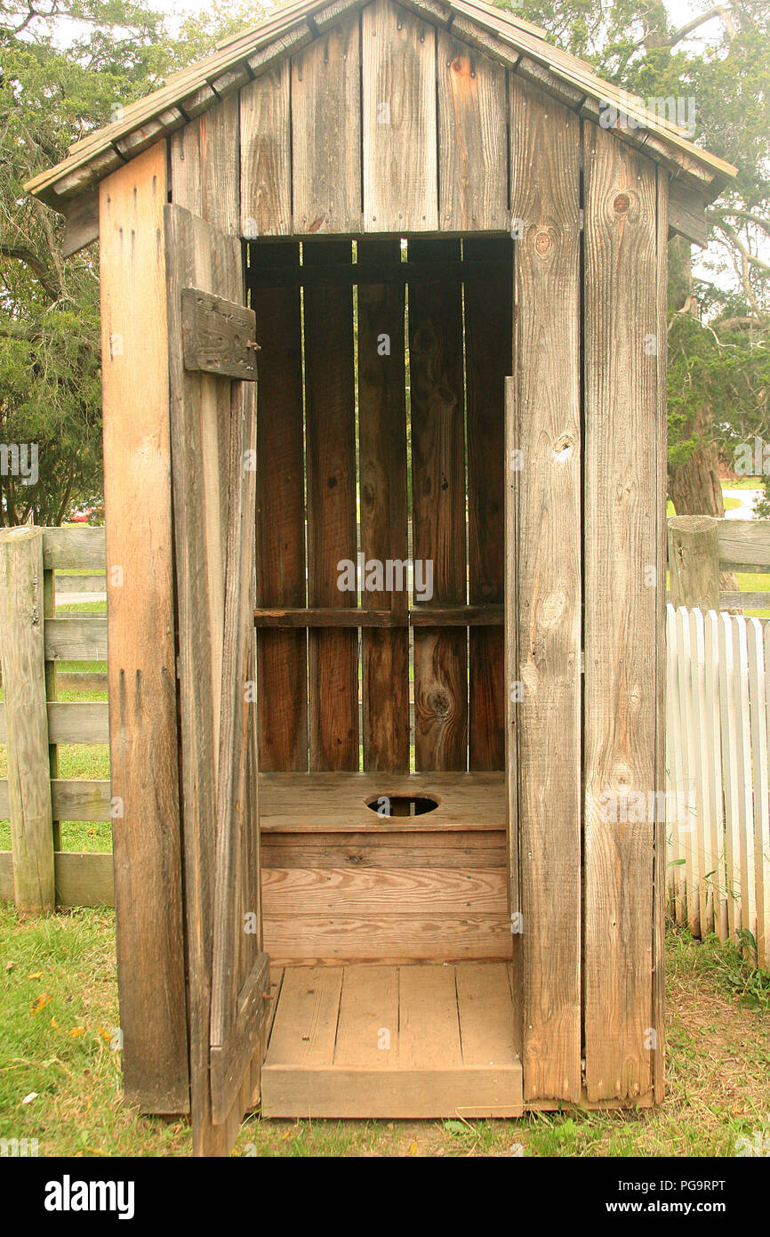 Outside toilet 1800s hi-res stock photography and images - Alamy