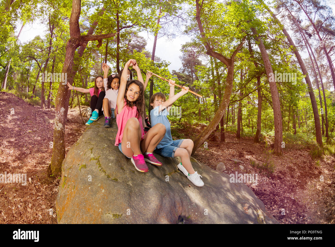 Group of children on the rocks hi-res stock photography and images - Alamy