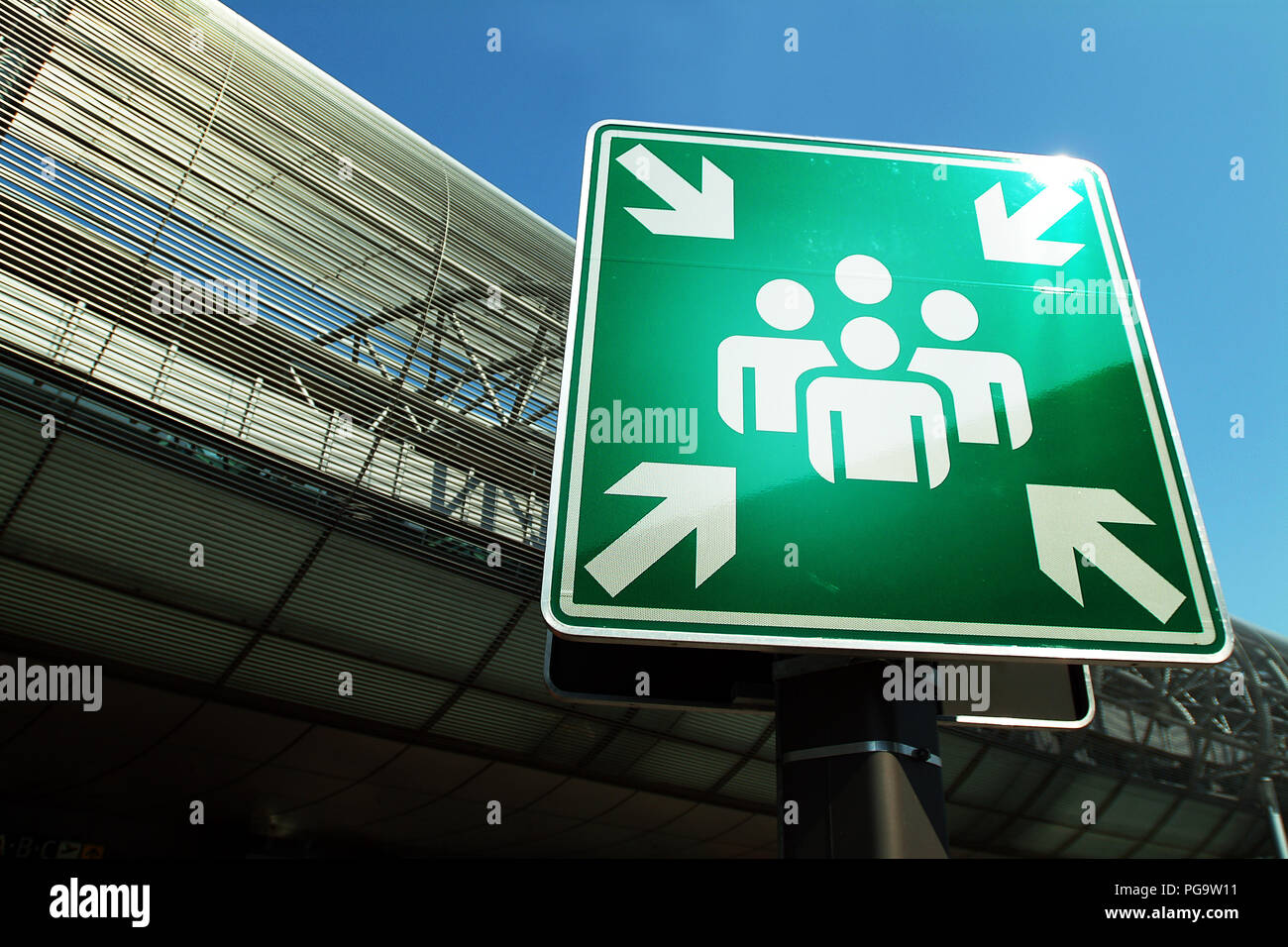 Sign Meeting Point in front of modern architecture Stock Photo - Alamy
