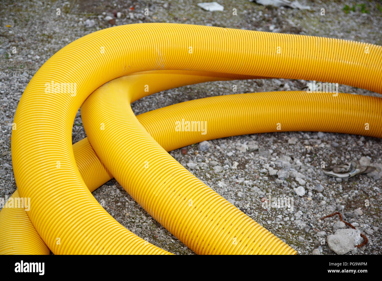 Under construction yellow hi-res stock photography and images - Alamy