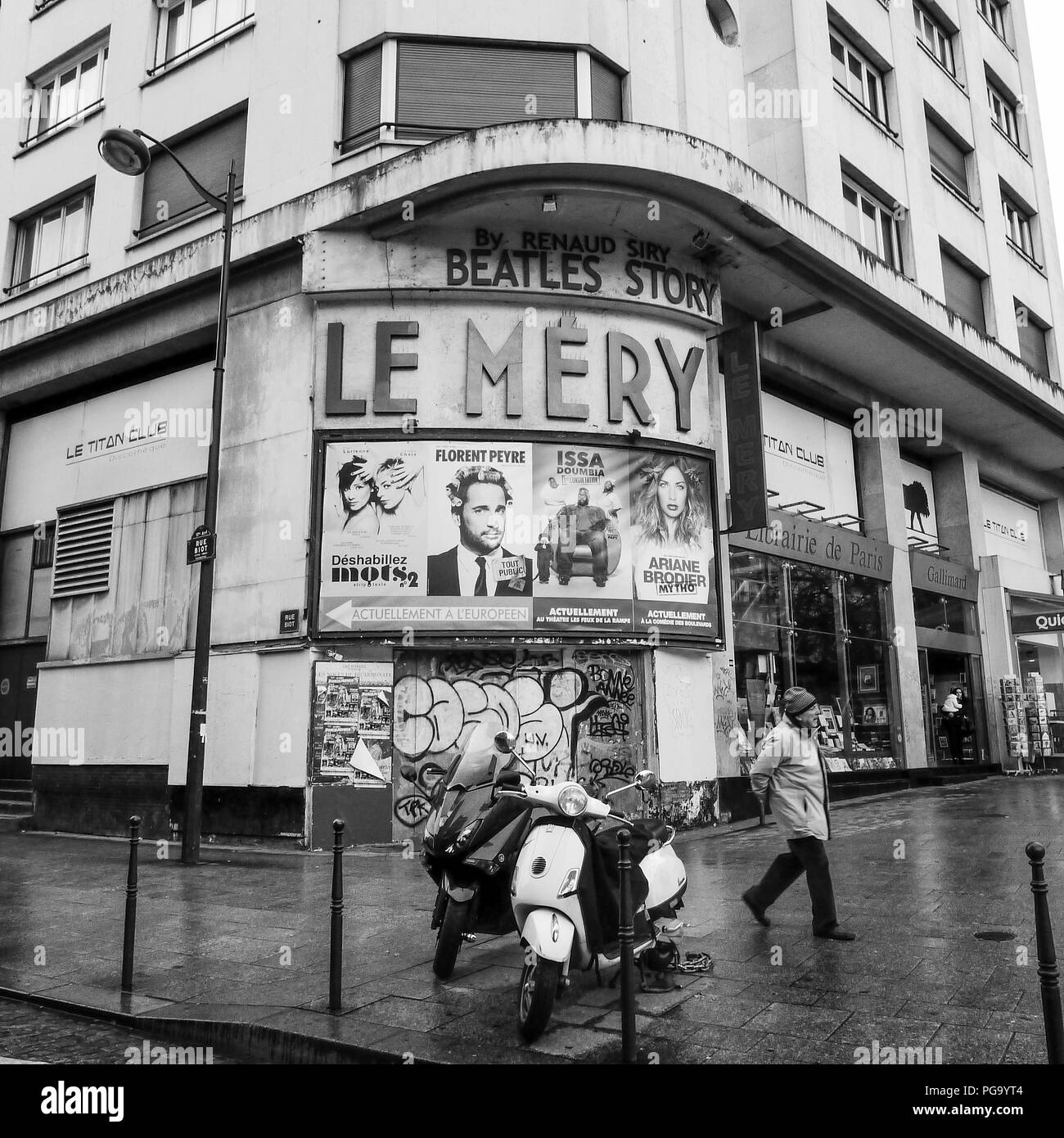 B&W square view of Paris streets in winter, Paris, Ile-de-France ...