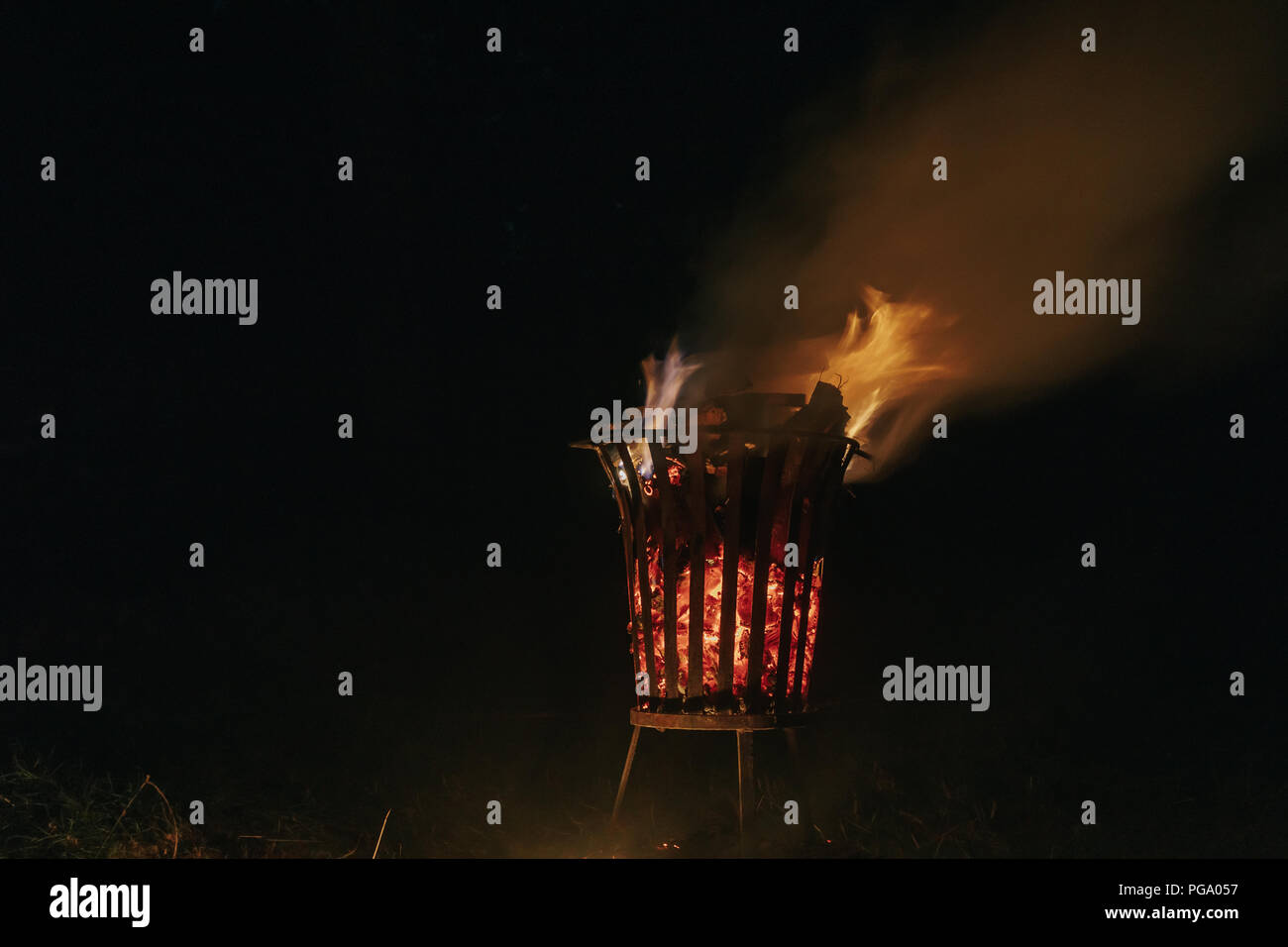 the wild and beautiful flames of a bonfire Stock Photo - Alamy