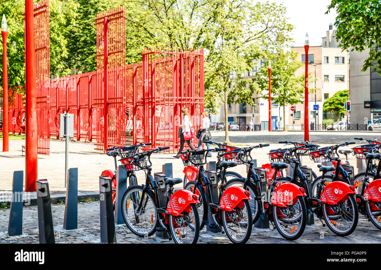 Black cyclist ebike hi-res stock photography and images - Alamy