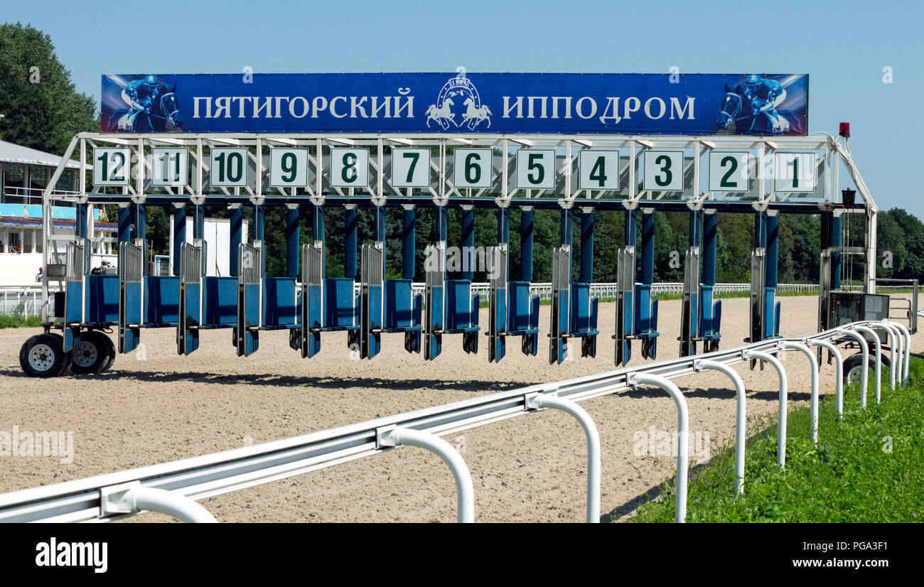 Starting gates racecourse hi-res stock photography and images - Alamy