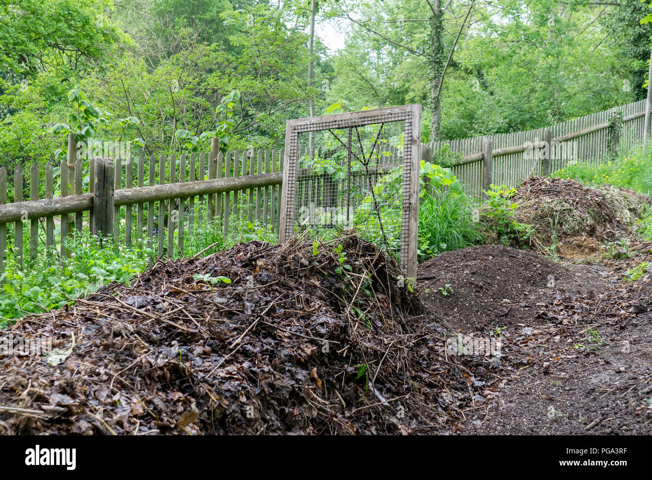 Soil sieve hi-res stock photography and images - Alamy
