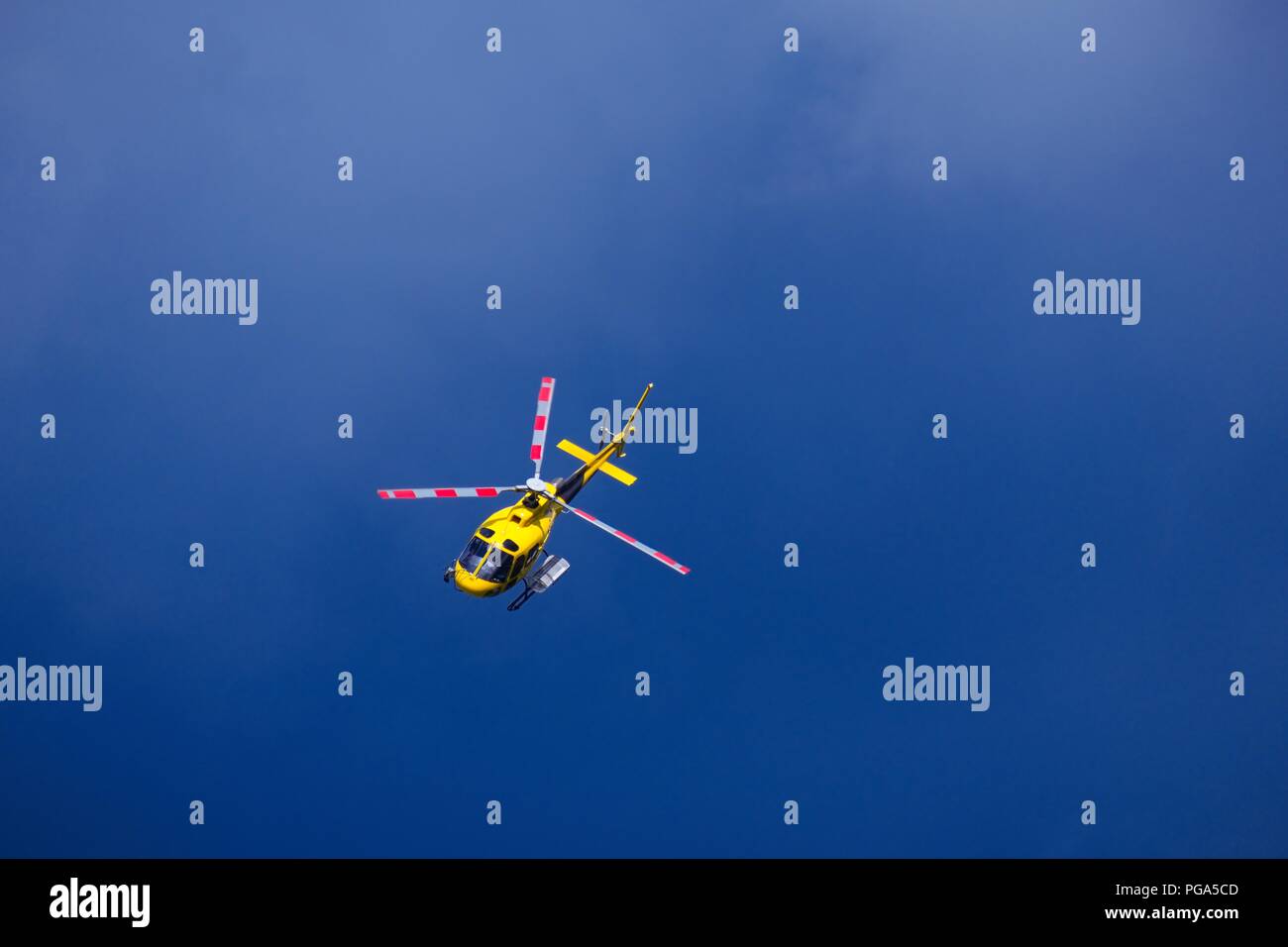 Yellow helicopter hi-res stock photography and images - Alamy