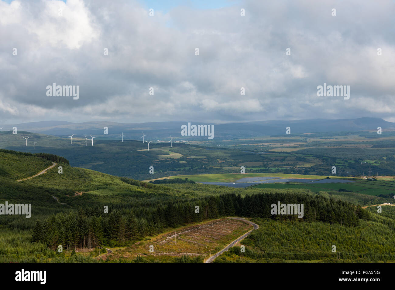 Solar farms britain hi-res stock photography and images - Alamy