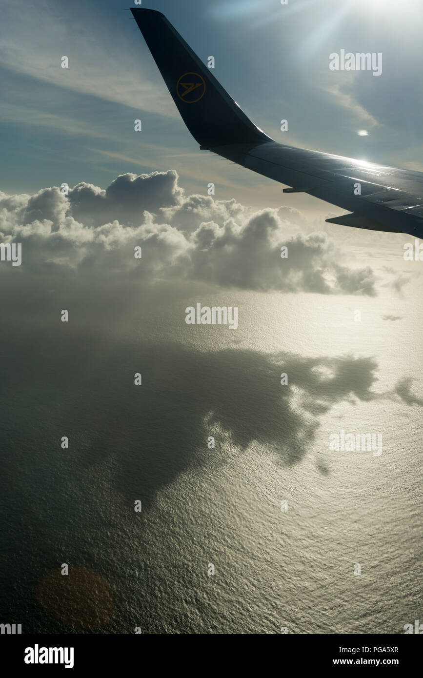 Plane over sea hi-res stock photography and images - Alamy