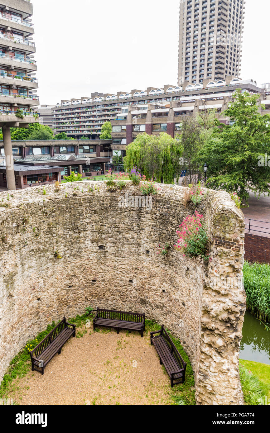 Barbican residential culture complex hi-res stock photography and ...