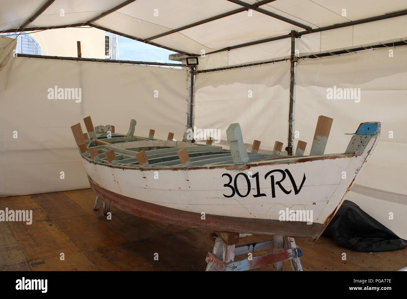 Batana hi-res stock photography and images - Alamy