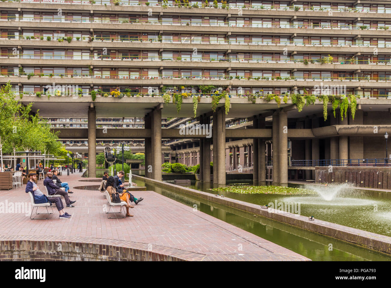 Barbican lake hi-res stock photography and images - Alamy