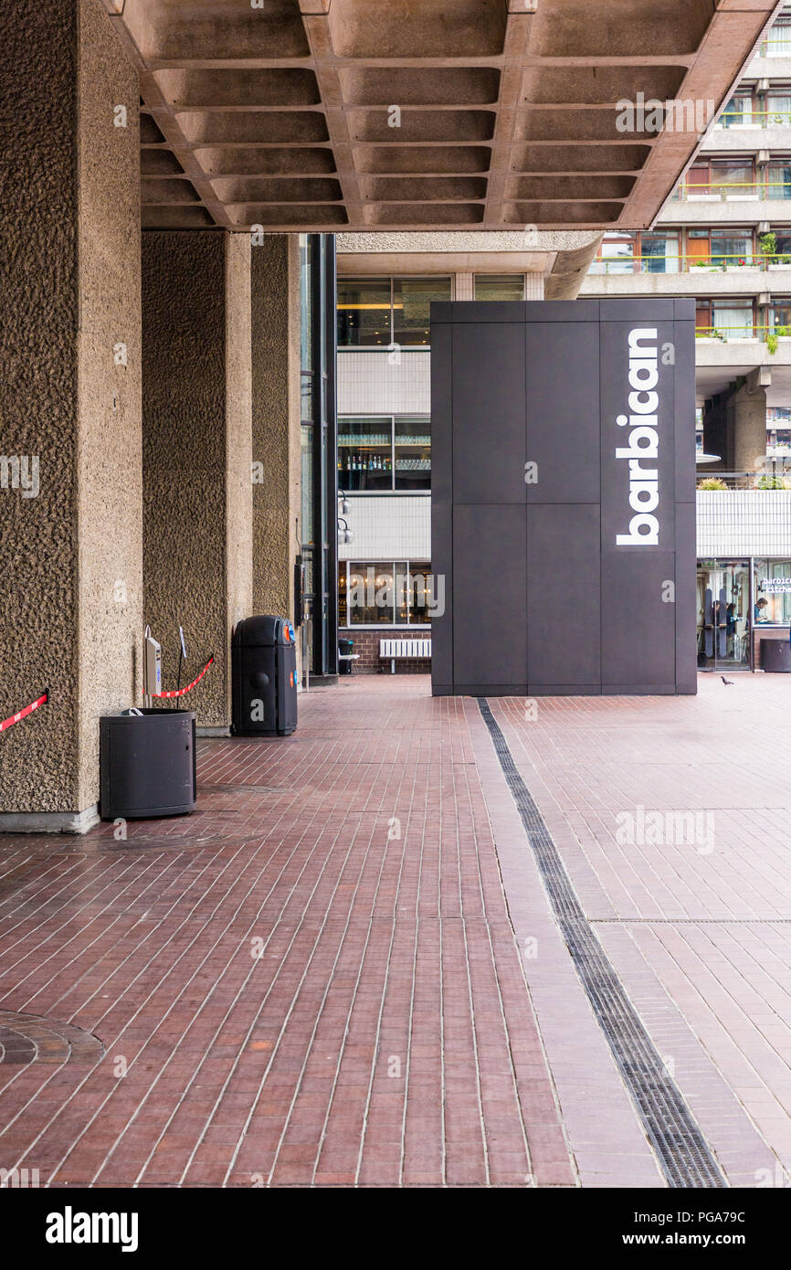 Barbican station sign hi-res stock photography and images - Alamy