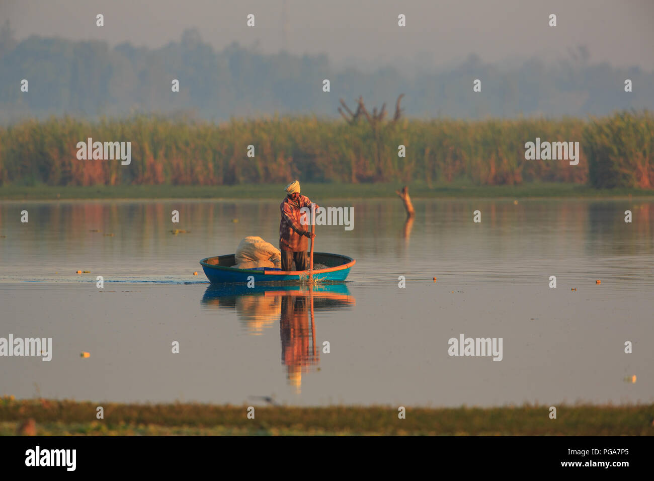 Hoskote lake hi-res stock photography and images - Alamy