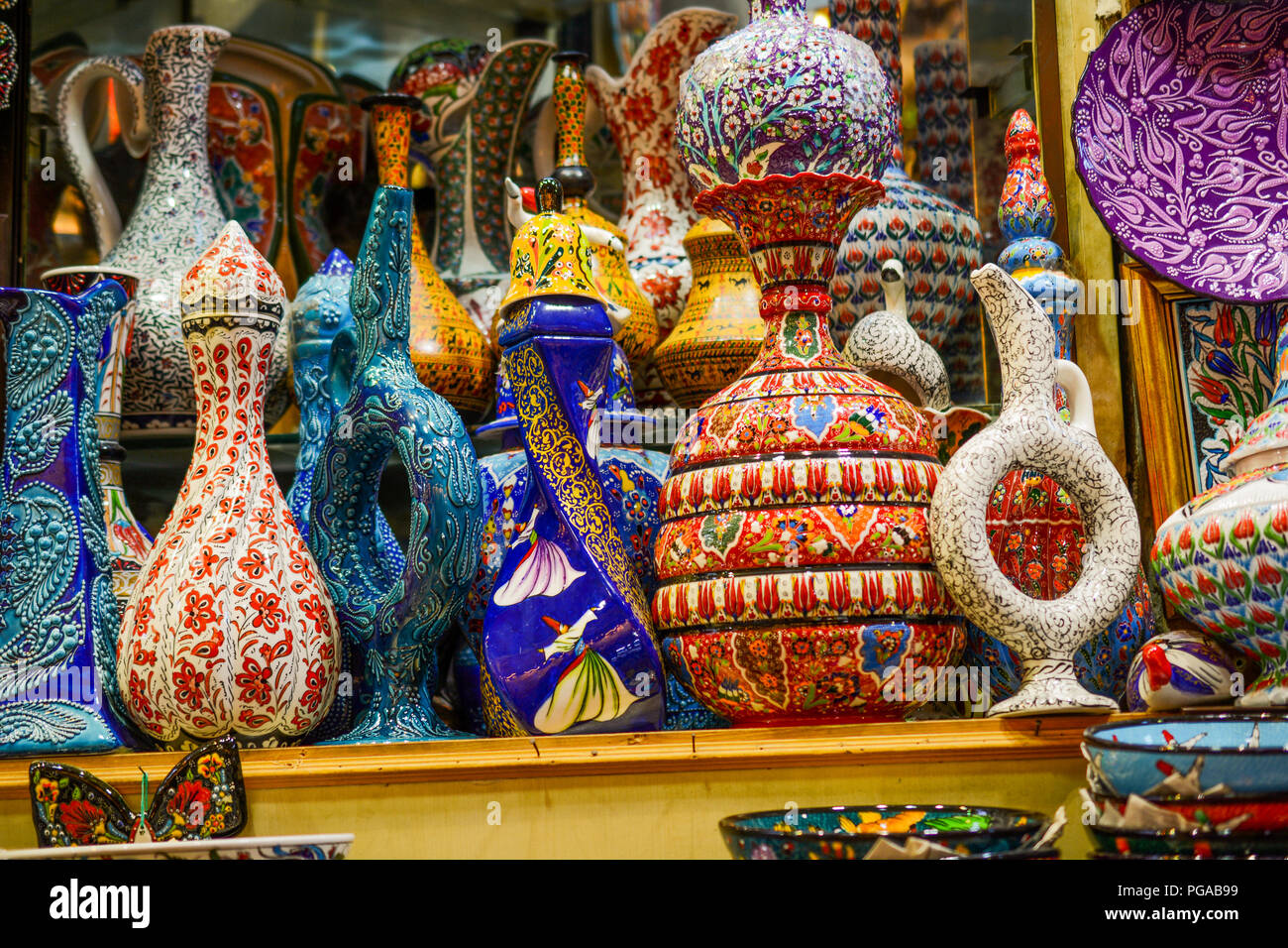 Turkish ceramics in a bazaar Stock Photo - Alamy