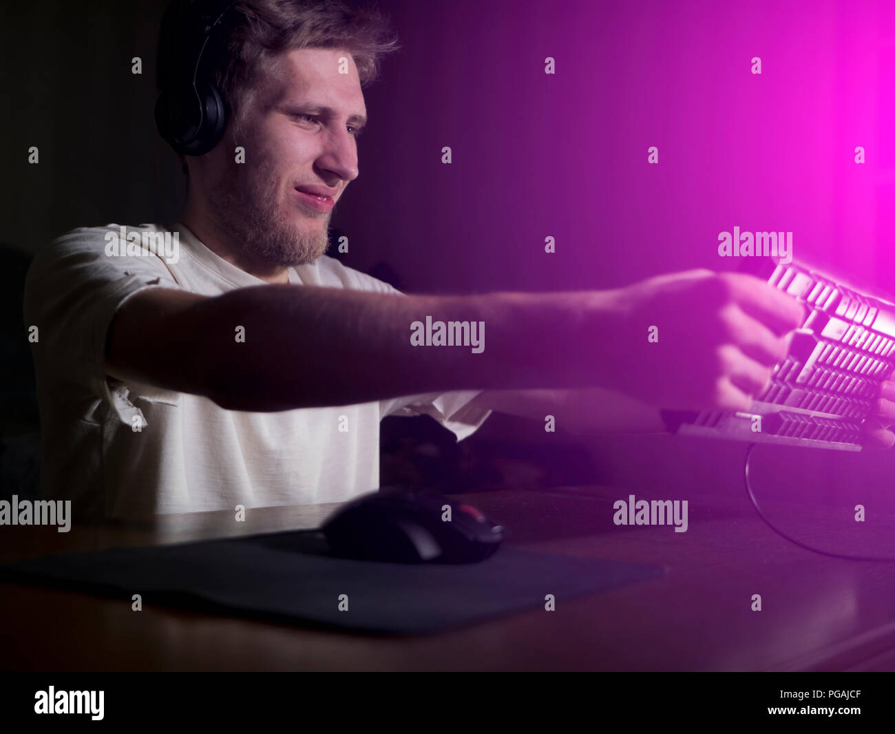 Man destroy computer hi-res stock photography and images - Alamy