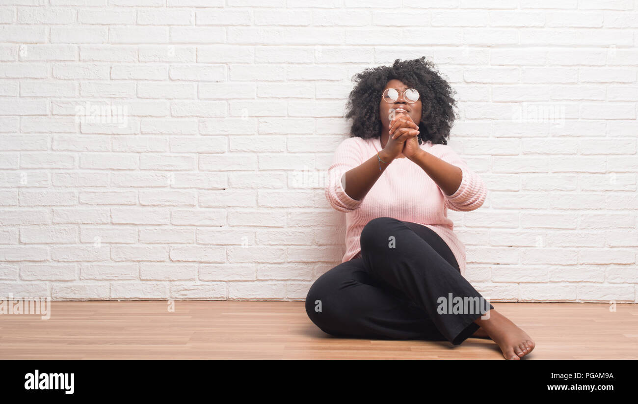 Woman sitting on the floor and begging hi-res stock photography and ...