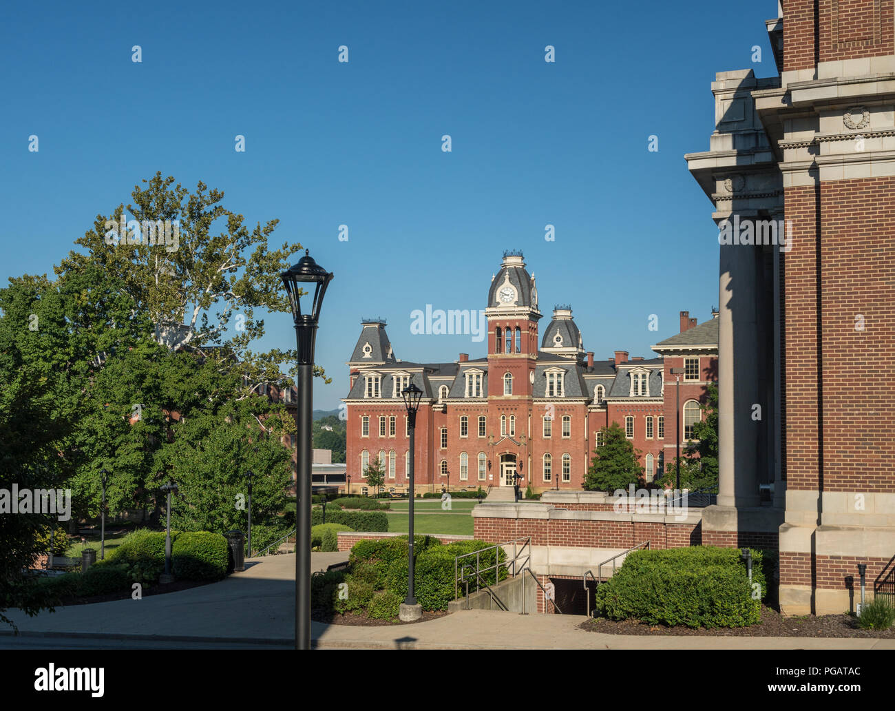 Town hall campus hi-res stock photography and images - Alamy