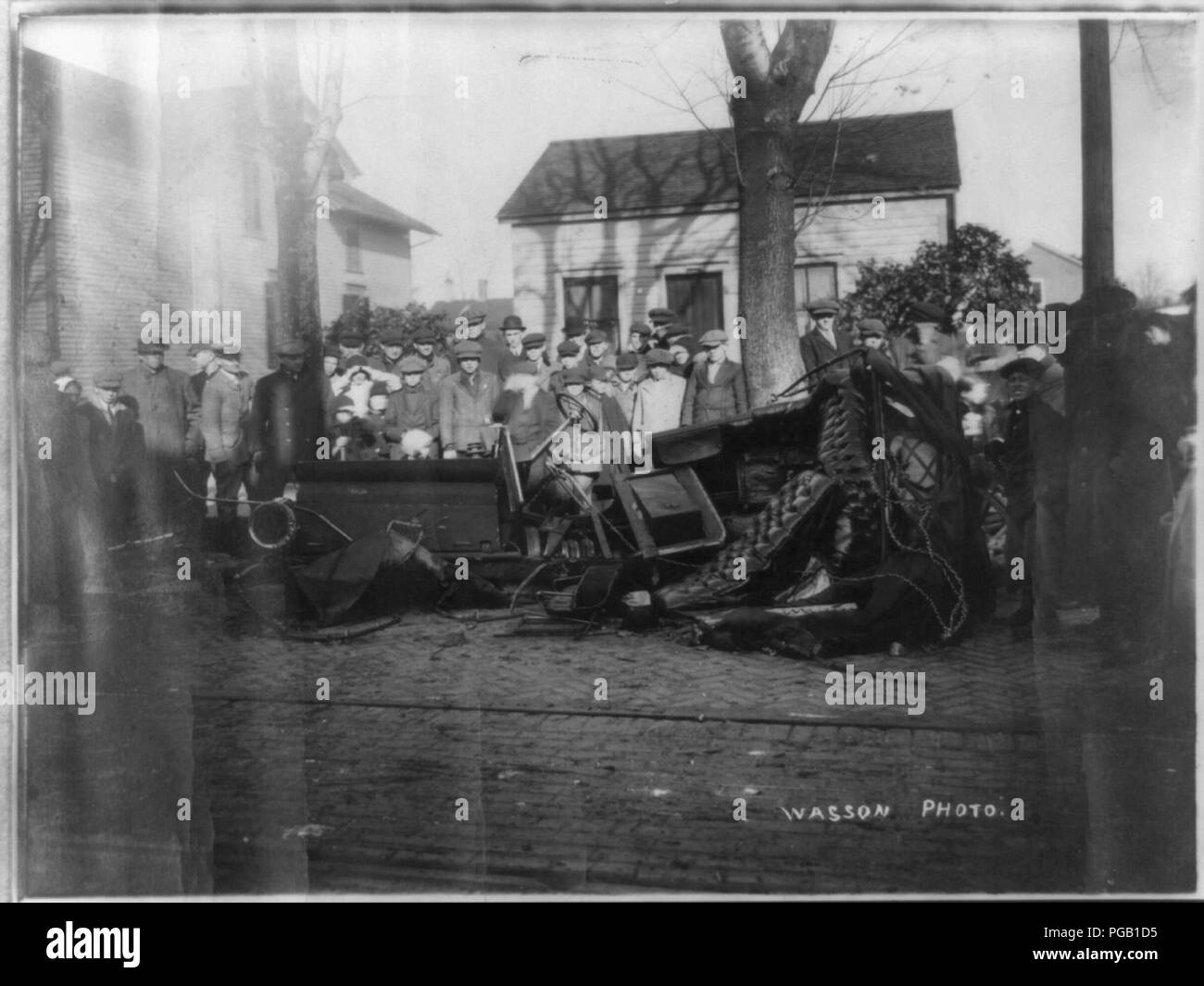 Vintage auto wreck Black and White Stock Photos & Images - Alamy
