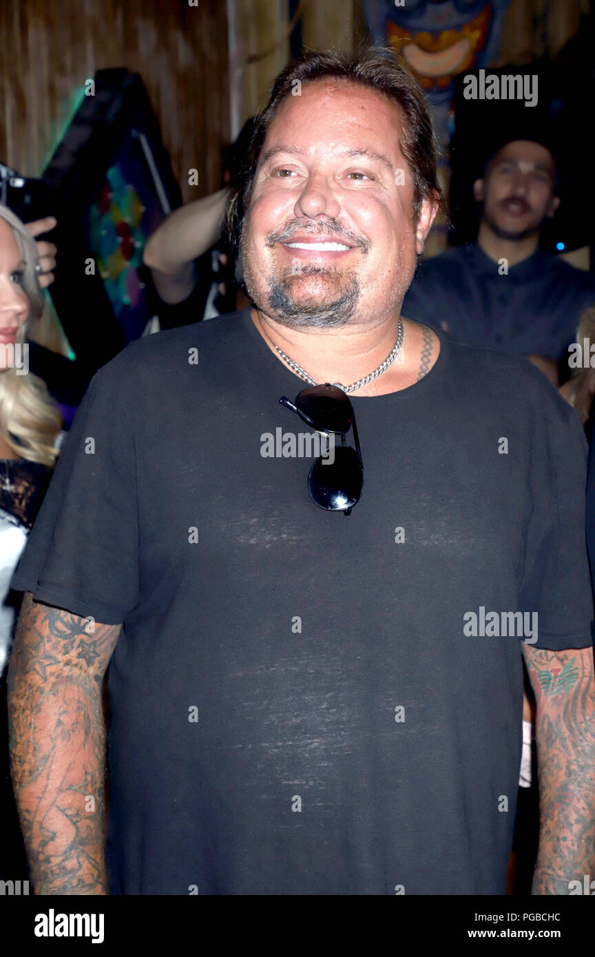'Motley Crue' lead vocalist Vince Neil unveils his own shrunken head ...