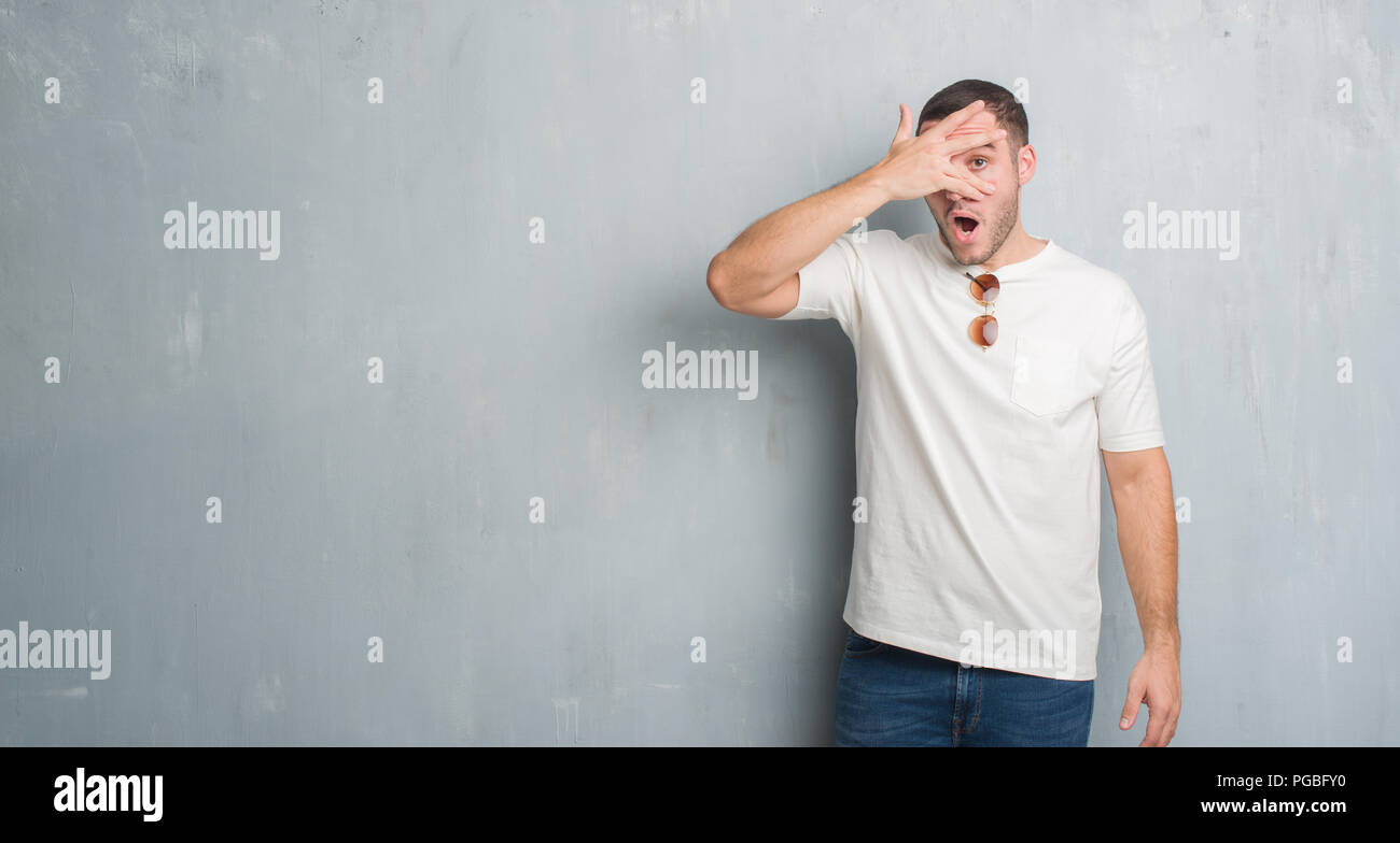 Man Peeking Over Wall High Resolution Stock Photography and Images - Alamy