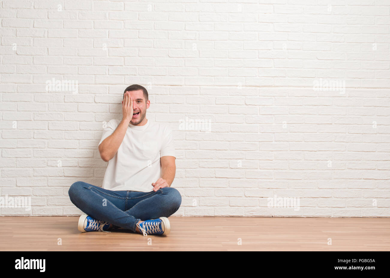 Man Peeking Over Wall Stock Photos & Man Peeking Over Wall Stock Images ...
