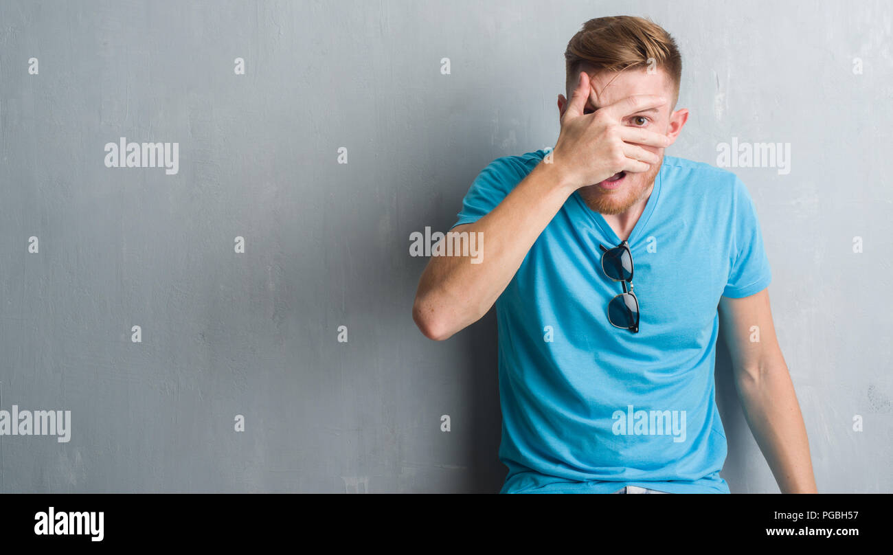 Man Peeking Over Wall High Resolution Stock Photography and Images - Alamy