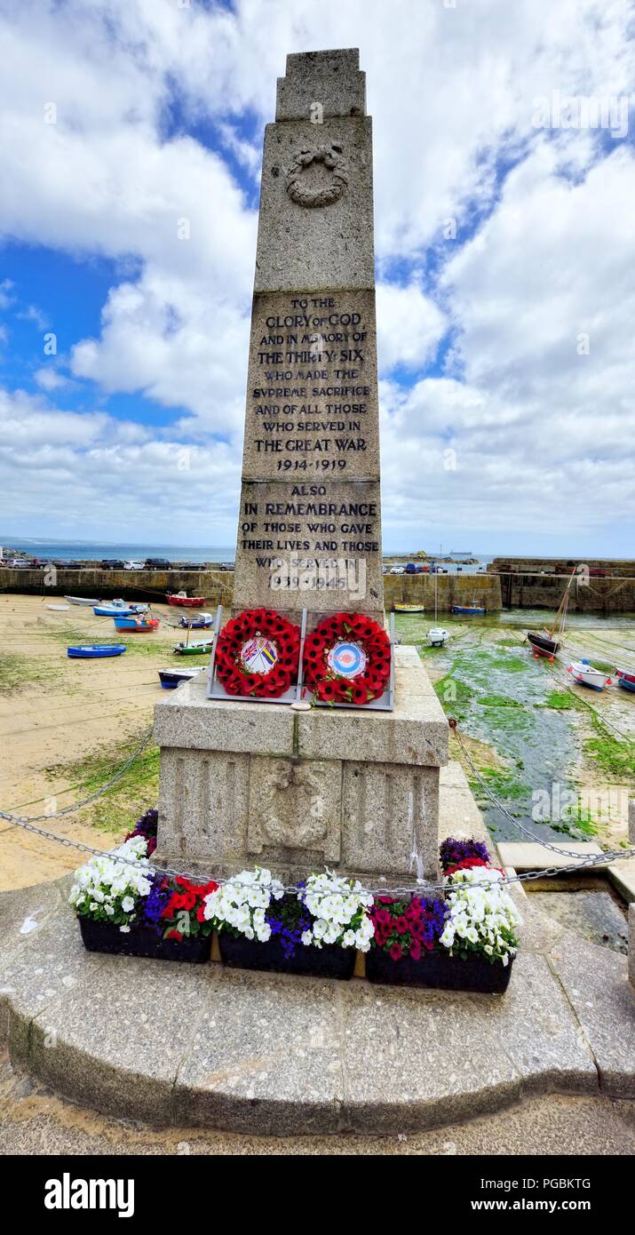 Mousehole war memorial hi-res stock photography and images - Alamy