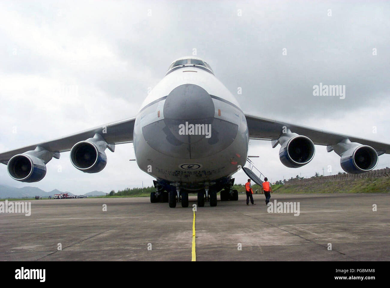 Antonov an 124 front hi-res stock photography and images - Alamy