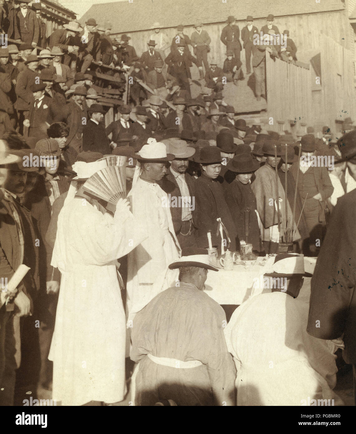 Chinese funeral mourners hi-res stock photography and images - Alamy
