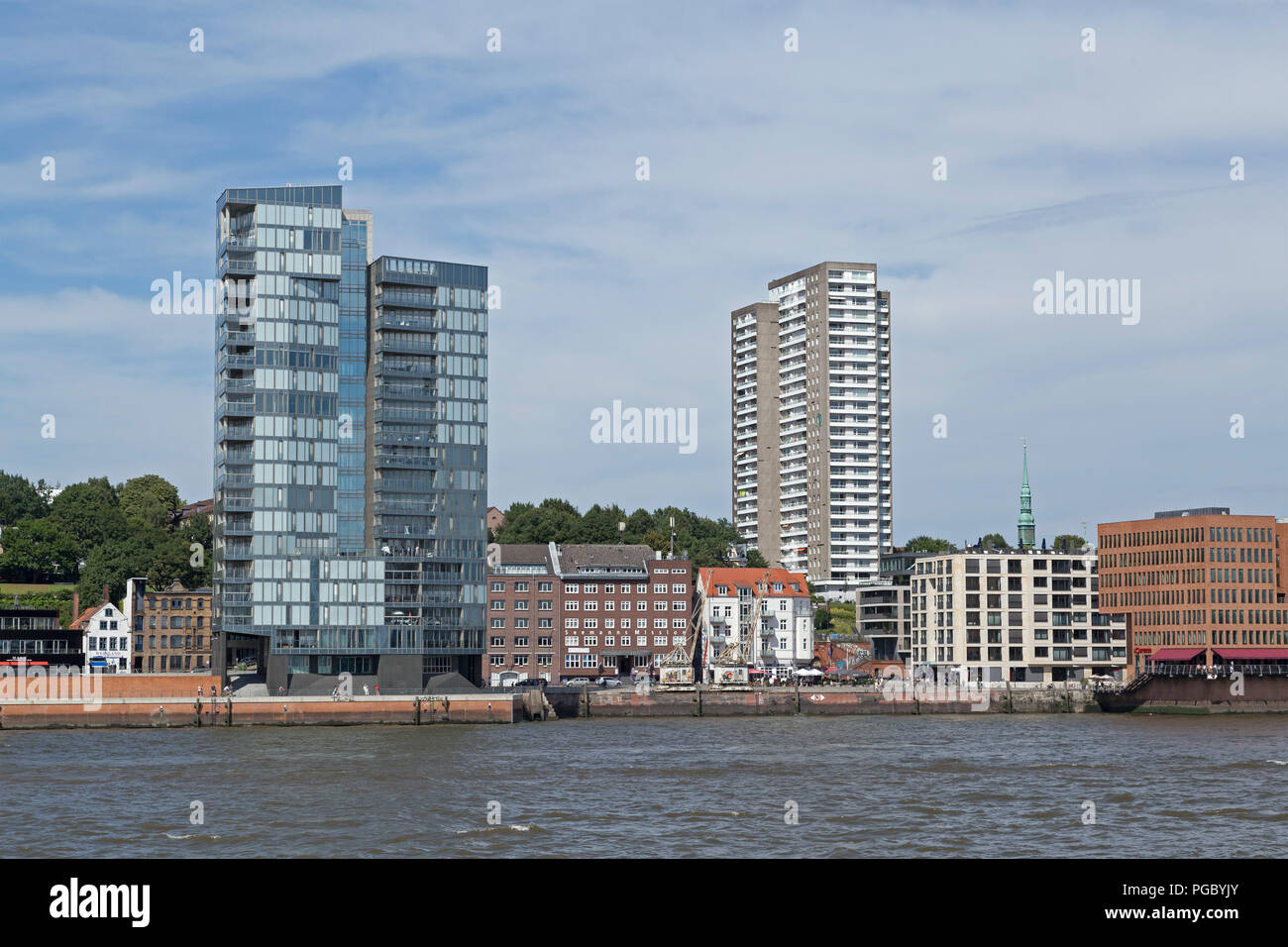 Waterfront office buildings hi-res stock photography and images - Alamy