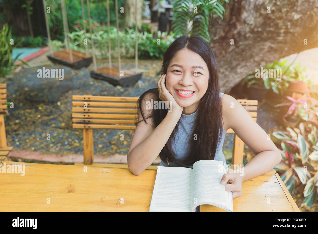 Asian girl reading hi-res stock photography and images - Alamy