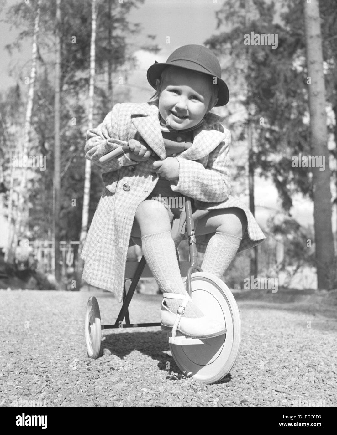 1940s child hi-res stock photography and images - Alamy