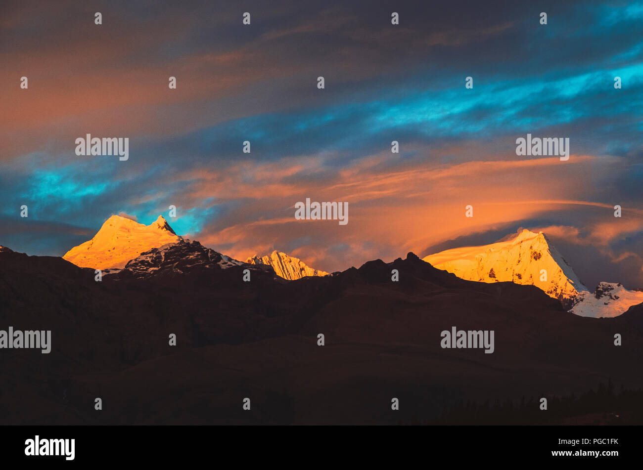 Beautiful And Surreal Sunset Over Peruvian Andes; Amazing Cordillera ...