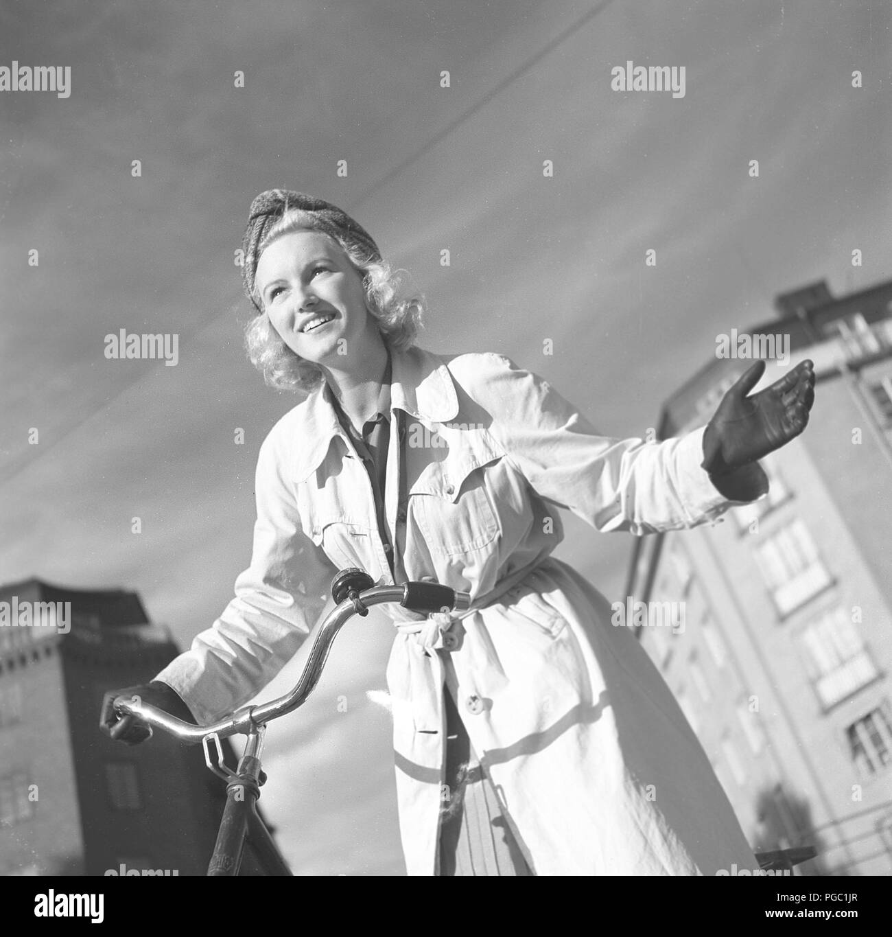 Actress holding hand Black and White Stock Photos & Images - Alamy