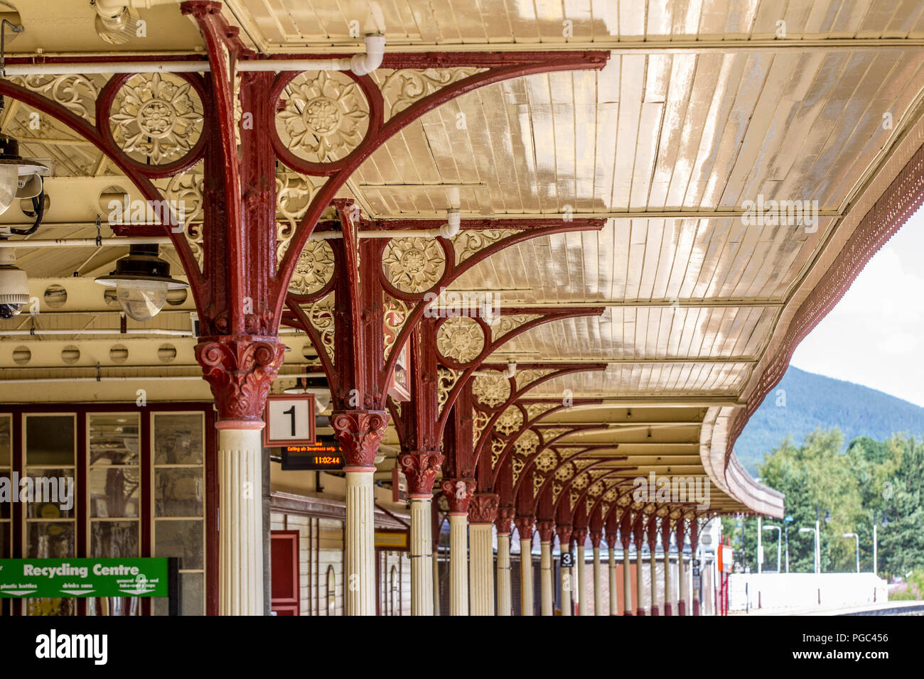 Aviemore railway station hi-res stock photography and images - Alamy